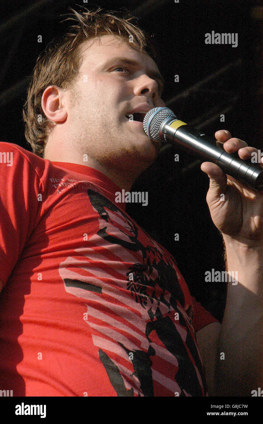 Singer daniel bedingfield hi-res stock photography and images - Alamy