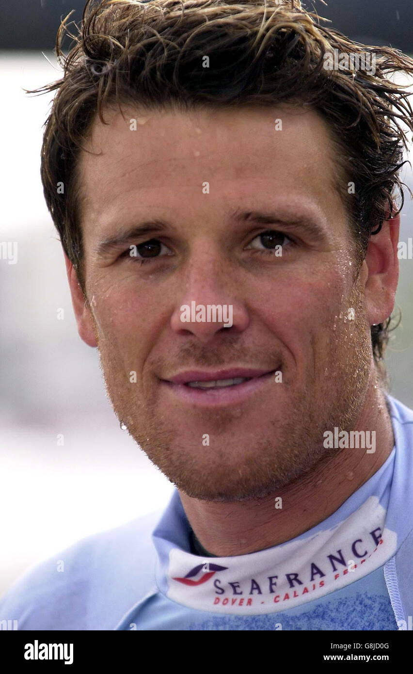Olympic rower james cracknell practicing on river thames hi-res stock ...