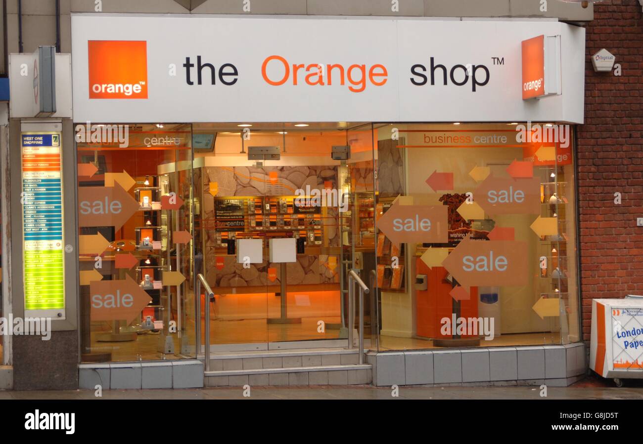 The Orange mobile phone shop on Oxford Street Stock Photo - Alamy