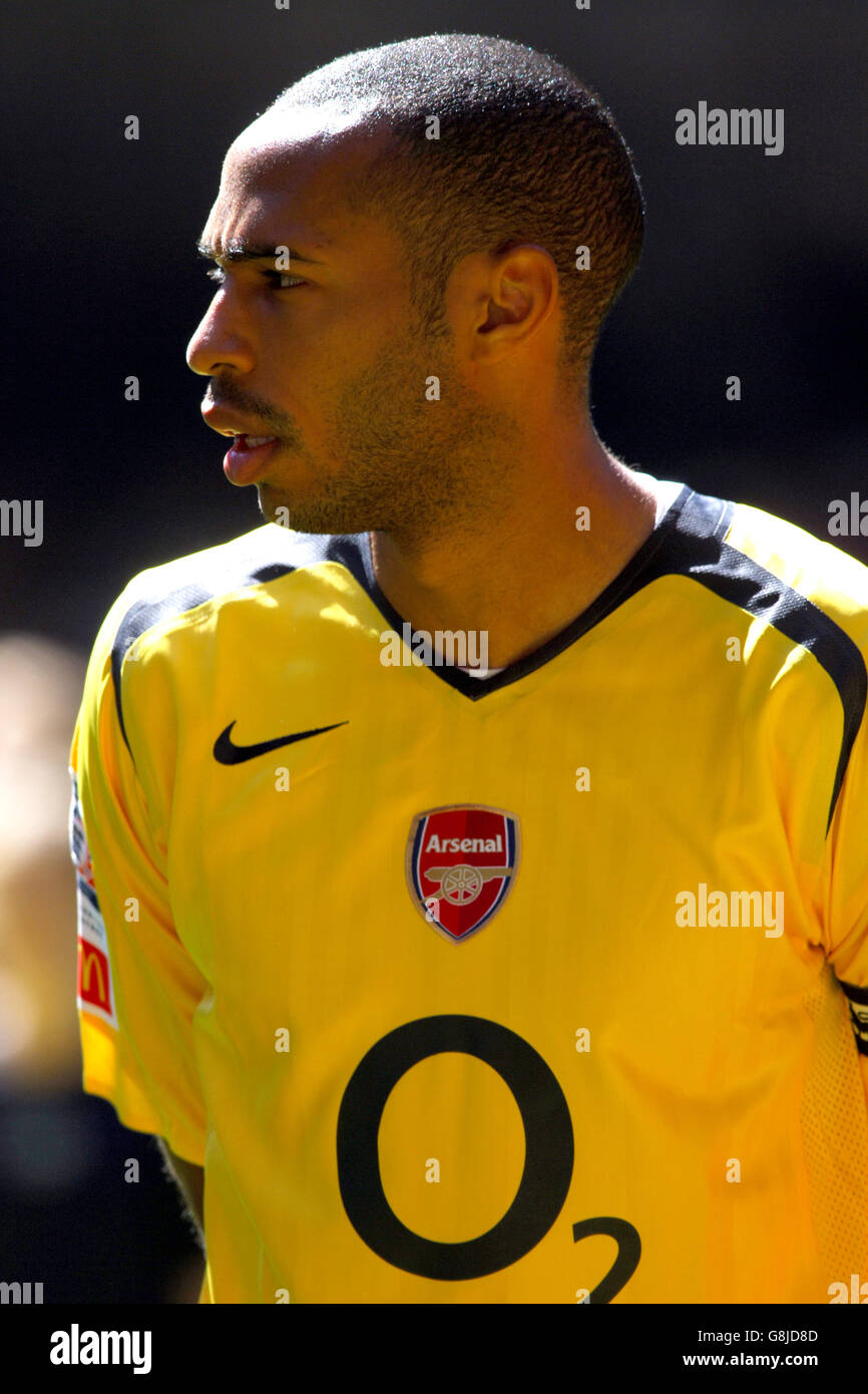 Thierry henry with fa cup hi-res stock photography and images - Alamy