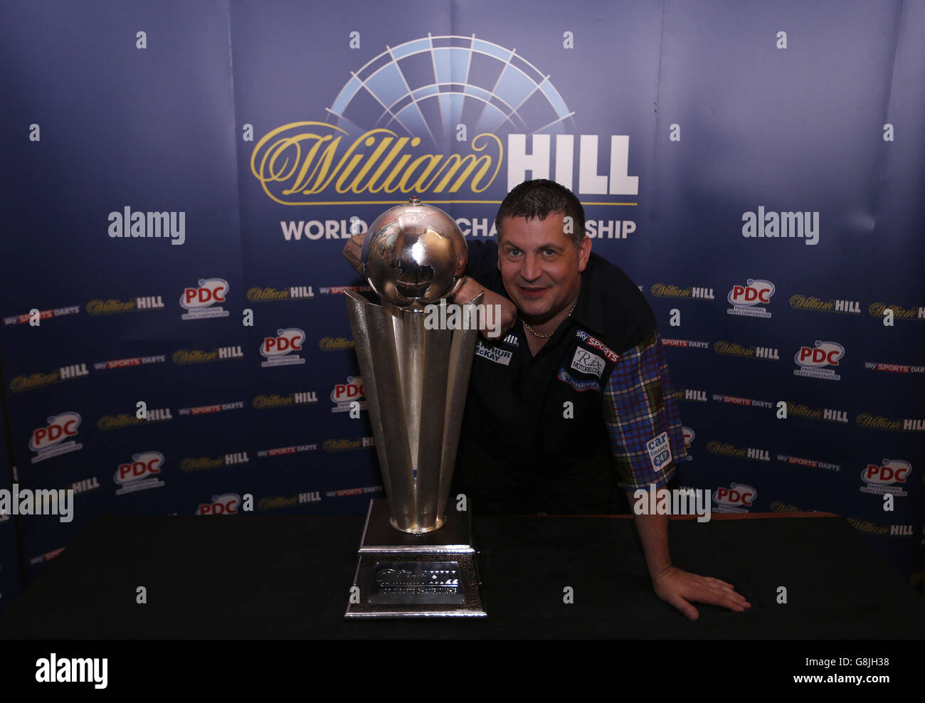 Gary Anderson celebrates Sid Waddell trophy after winning the final ...