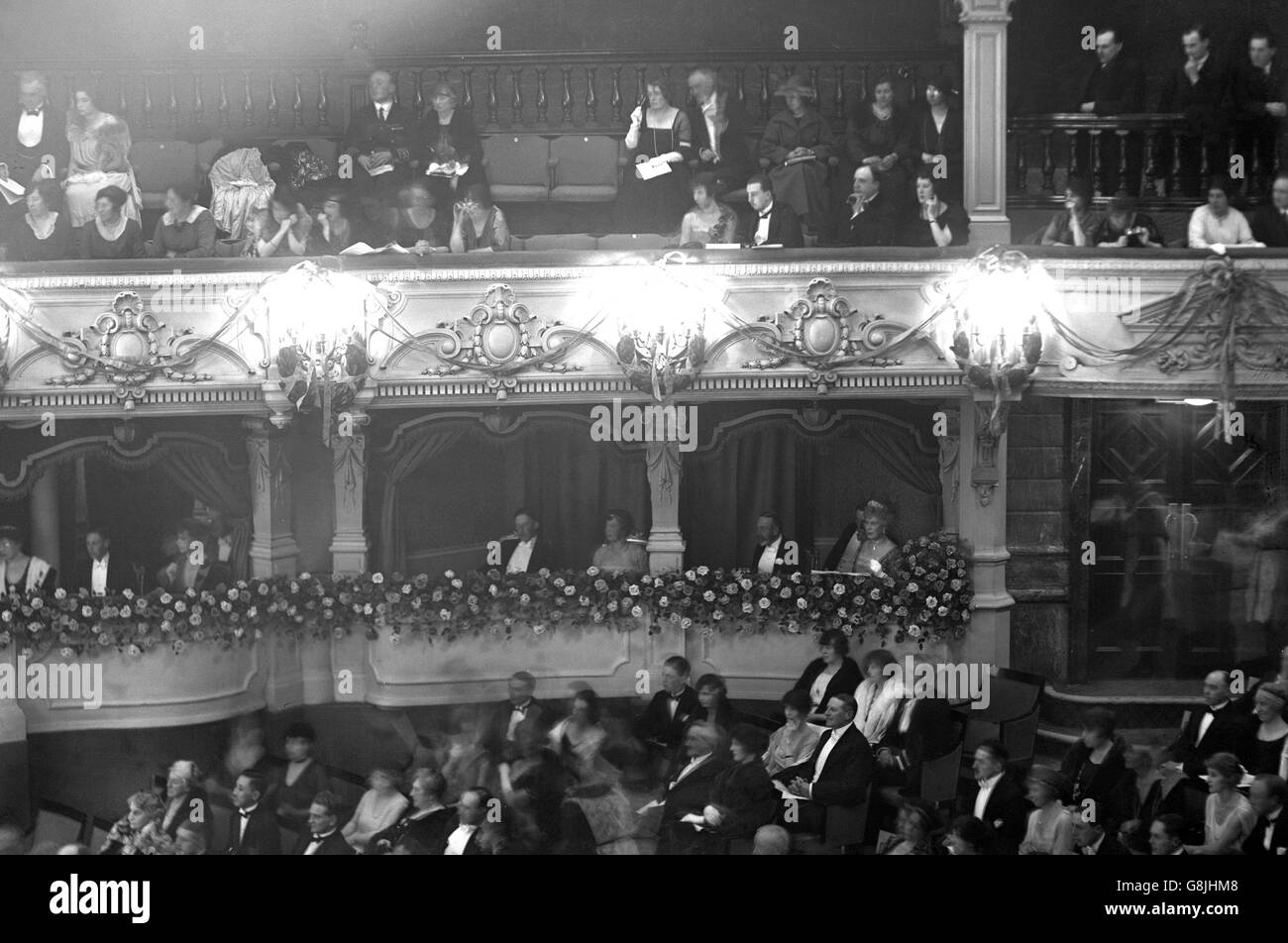 Royal command performance hi-res stock photography and images - Alamy