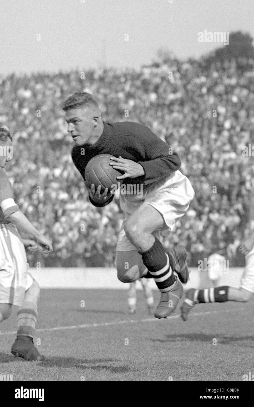 Charlton athletic goalkeeper sam bartram hi-res stock photography and ...