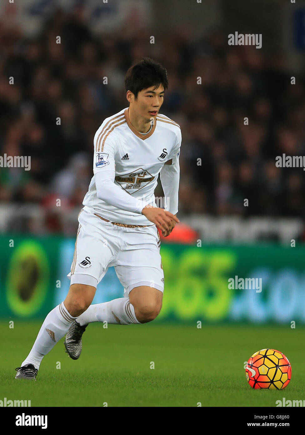 Swansea Citys Ki Sung Yueng High Resolution Stock Photography and ...