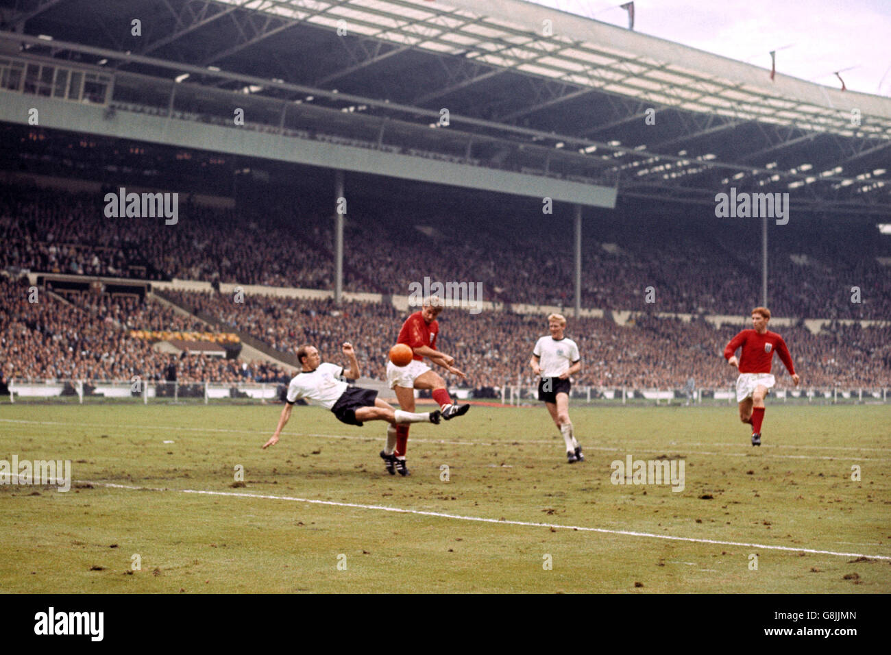 (L-R) West Germany's Willi Schulz challenges England's Roger Hunt ...