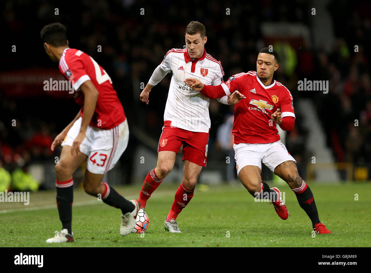 Manchester United's Memphis Depay (right) and Sheffield United's Paul ...