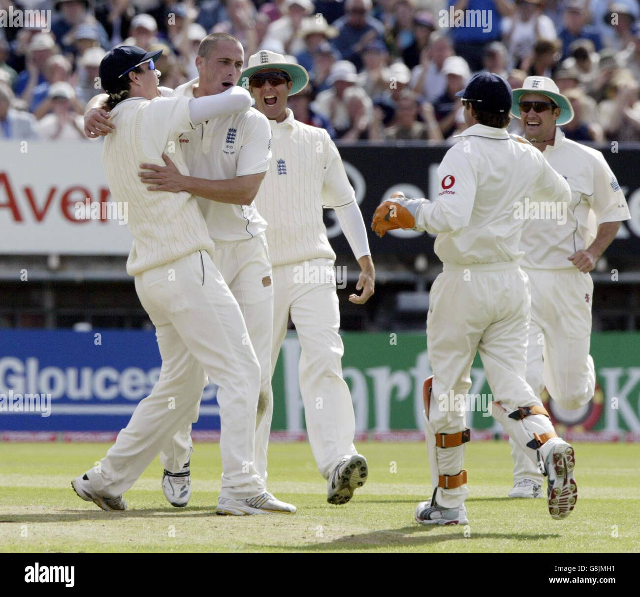 England's Simon Jones (second left) celebrates after trapping Australia ...