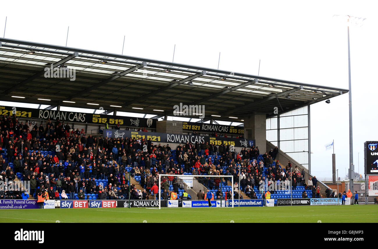 Charlton athletic fans in the stand hi-res stock photography and images ...