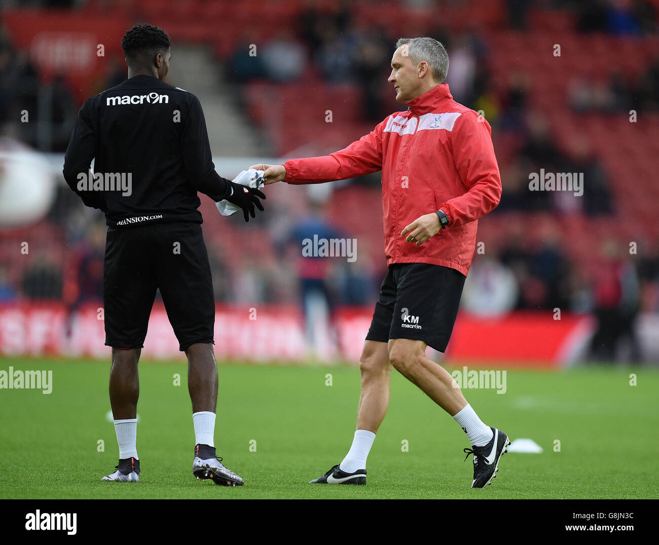 Crystal palace assistant manager keith millen right hi-res stock ...