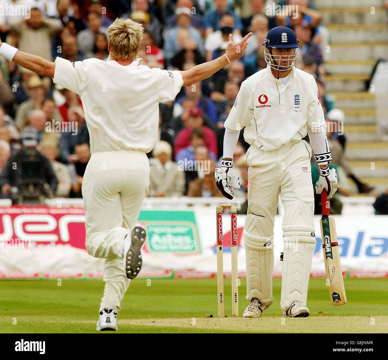 Cricket vaughan 1 hi-res stock photography and images - Alamy