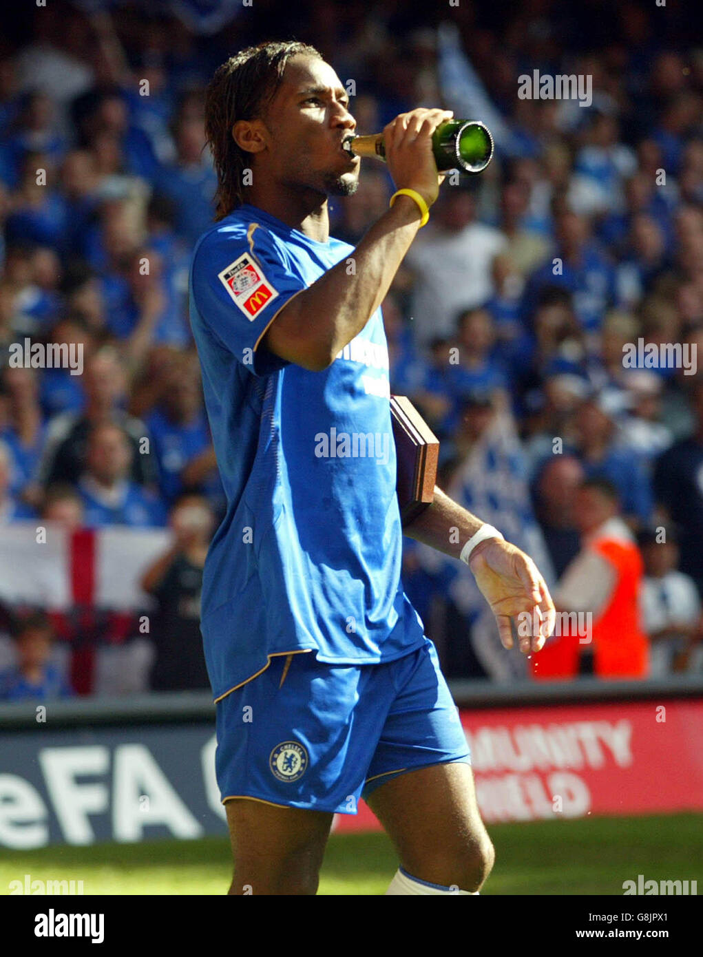 Fa community shield millennium stadium hi-res stock photography and ...