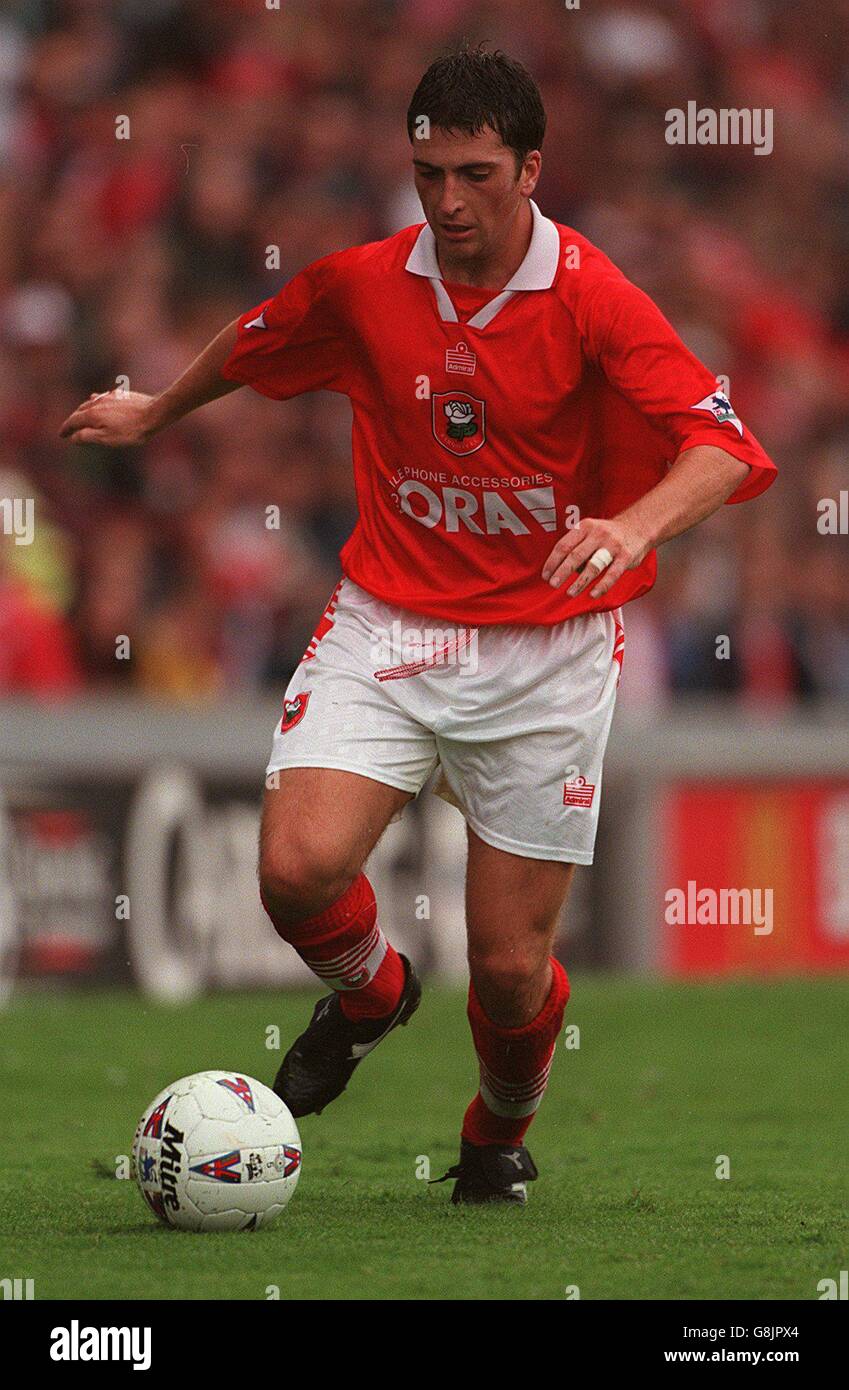 Soccer - Carling Premier League - Barnsley v Chelsea. Nicky Eaden ...