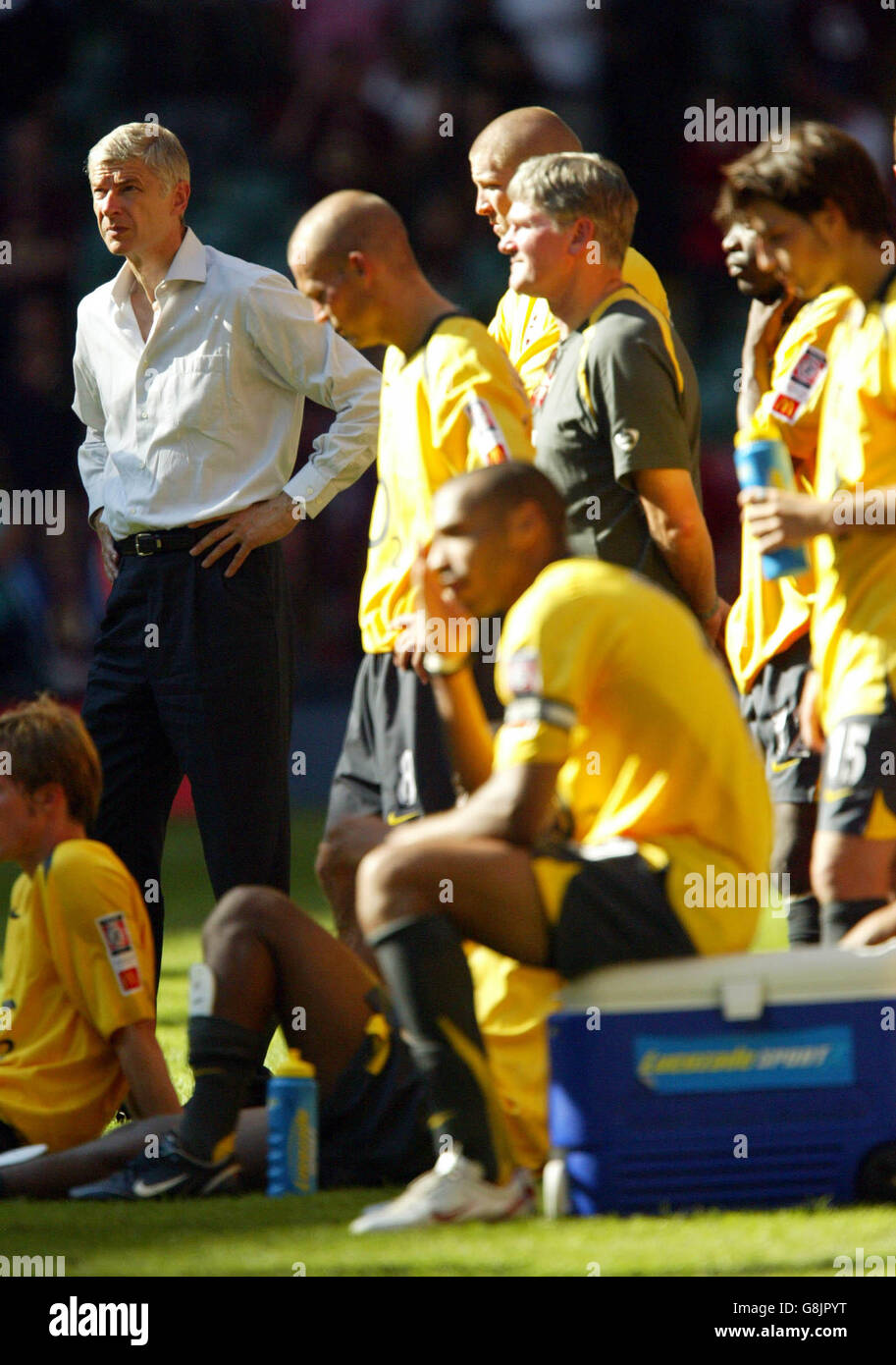 Fa community shield millennium stadium hi-res stock photography and ...