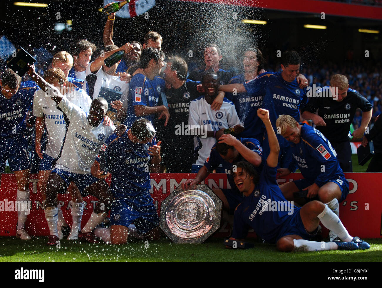 Arsenal celebrate winning the fa community shield hi-res stock ...