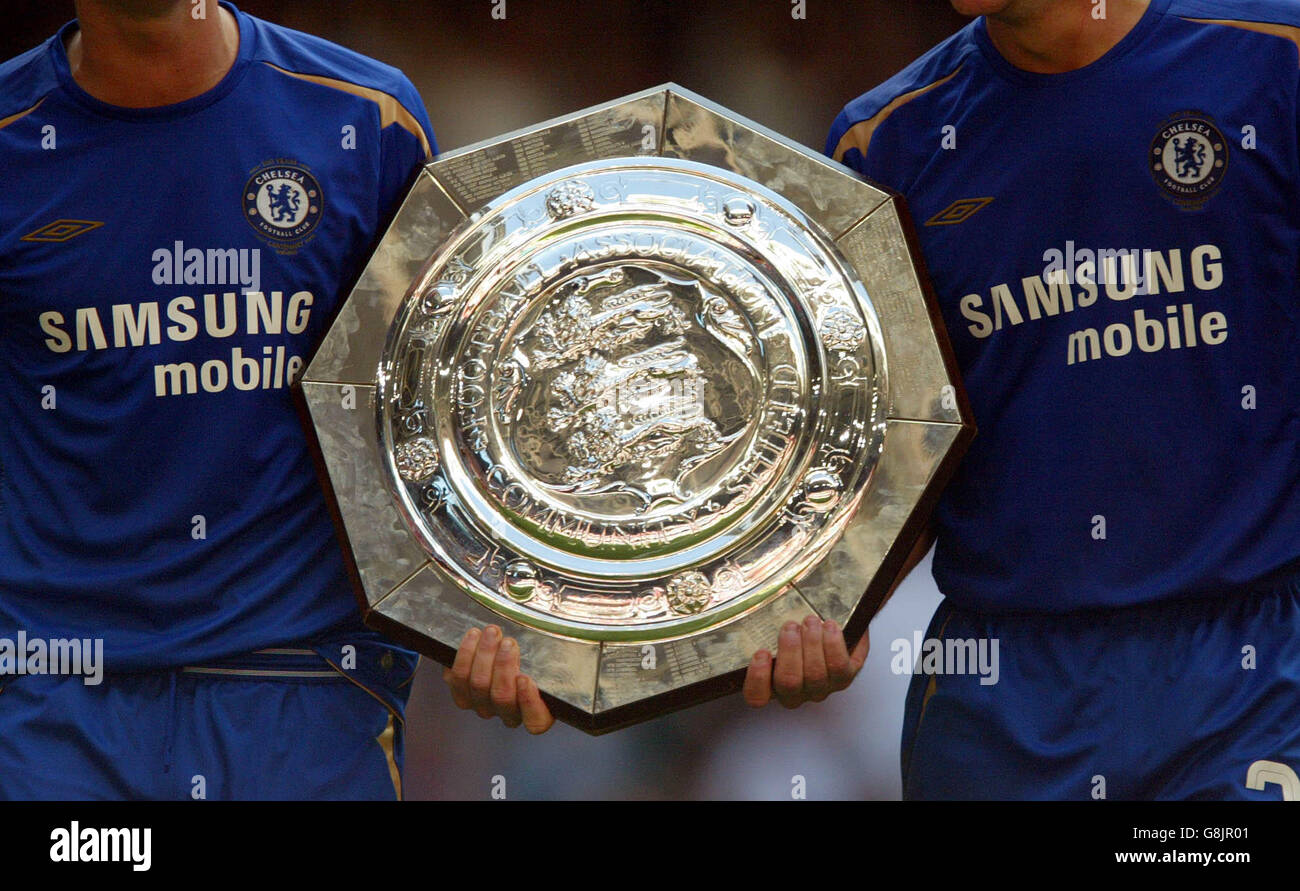 Chelsea celebrate winning the community shield hi-res stock photography ...
