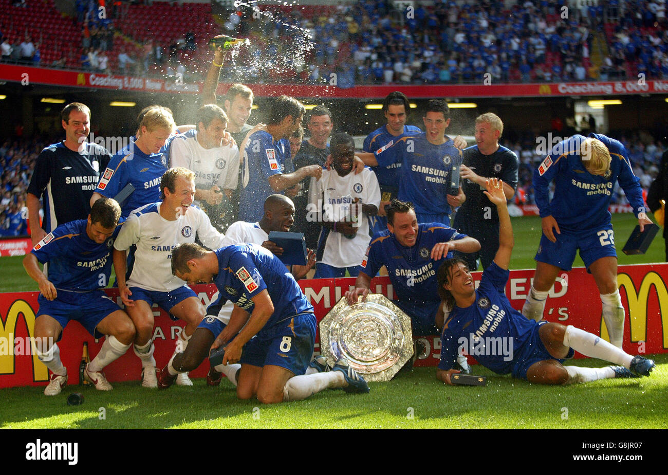 Chelsea's team celebrate winning the FA Community Shield Stock Photo ...