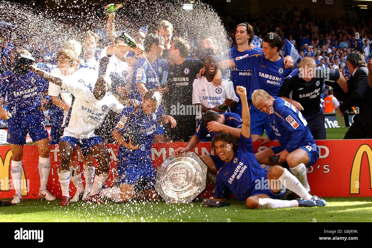 Chelsea players celebrate winning the fa community shield hi-res stock ...
