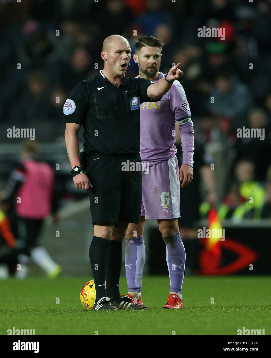 Readings oliver norwood with referee charles breakspear hi-res stock ...
