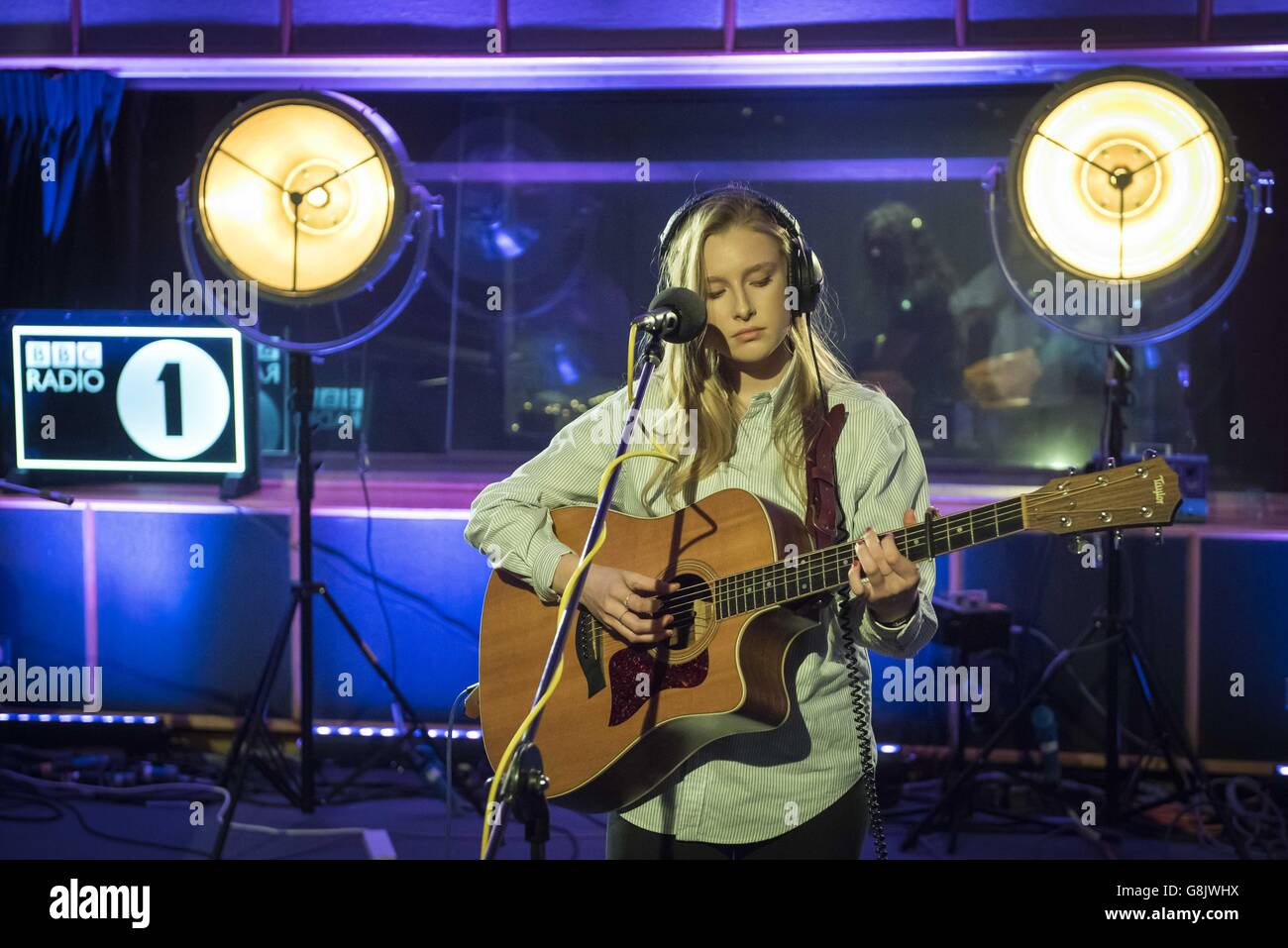 Billie marten live concert hi-res stock photography and images - Alamy