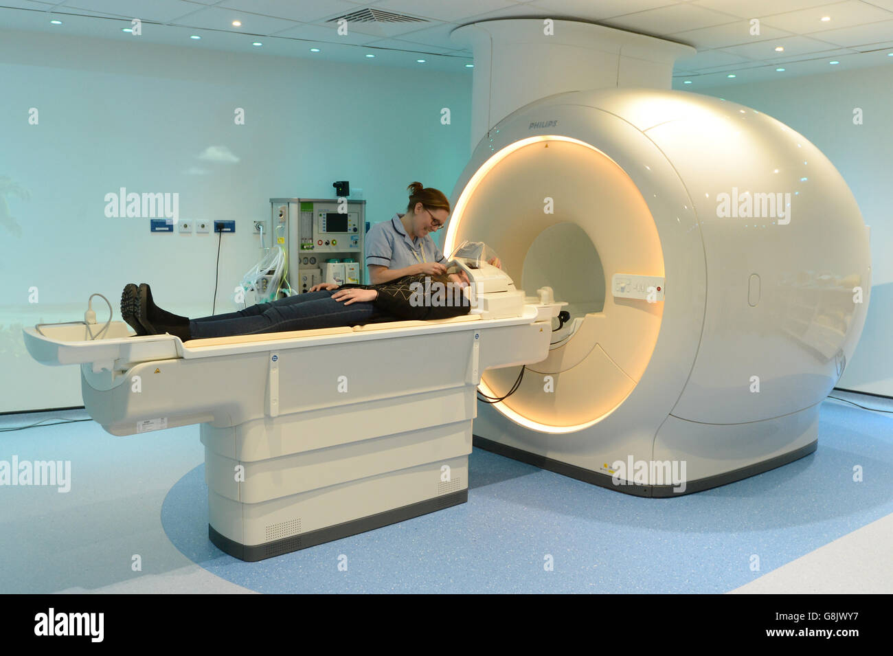 First mri scanner hi-res stock photography and images - Alamy