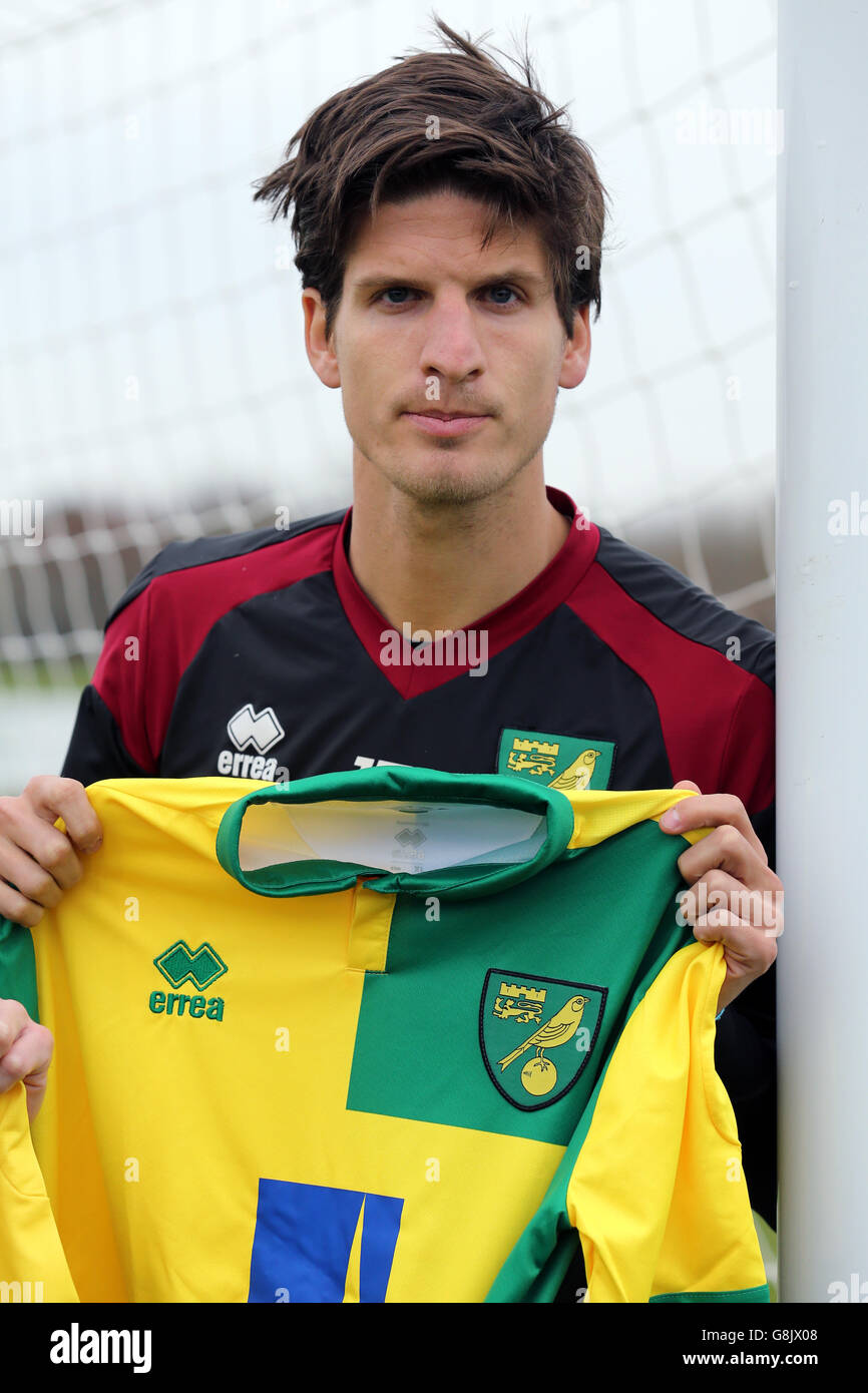 Football press conference unveiling new signings hi-res stock ...