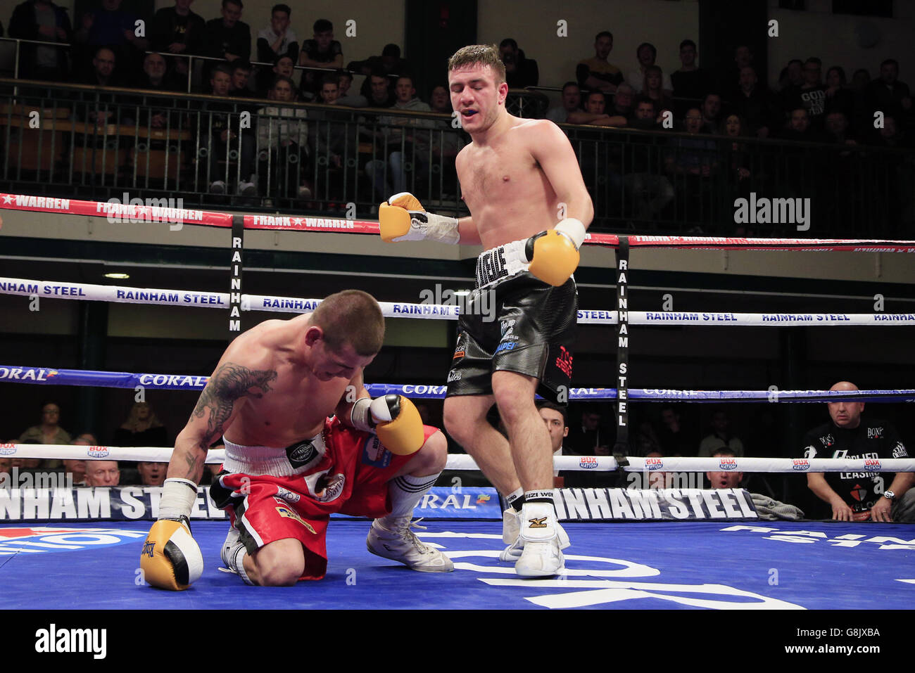 During bantamweight contest hi-res stock photography and images - Alamy