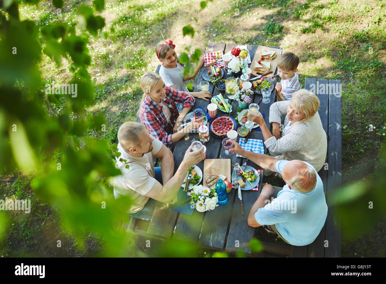 Picnic Table With Food High Resolution Stock Photography and Images - Alamy