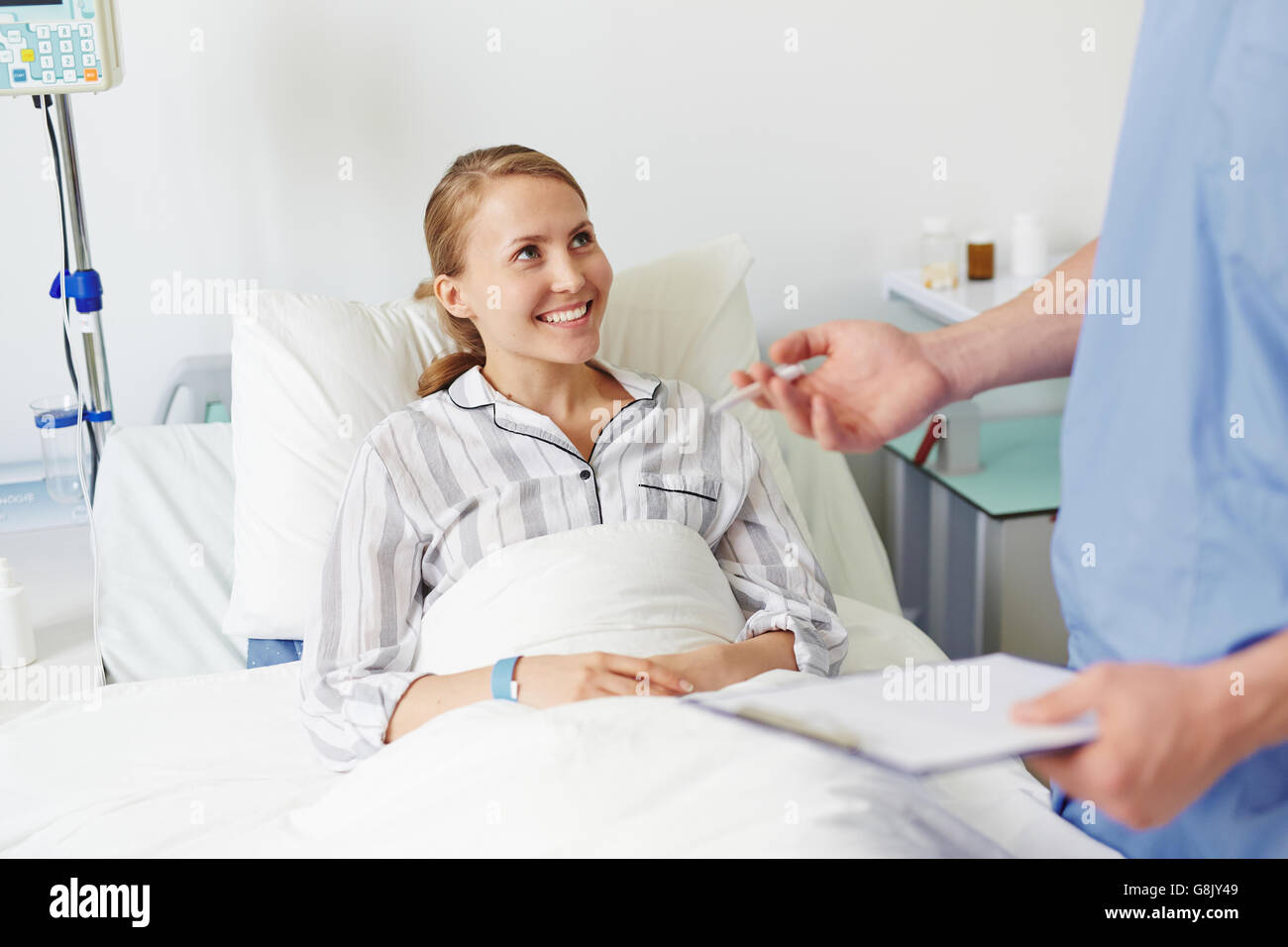 Young happy patient hospital hi-res stock photography and images - Alamy