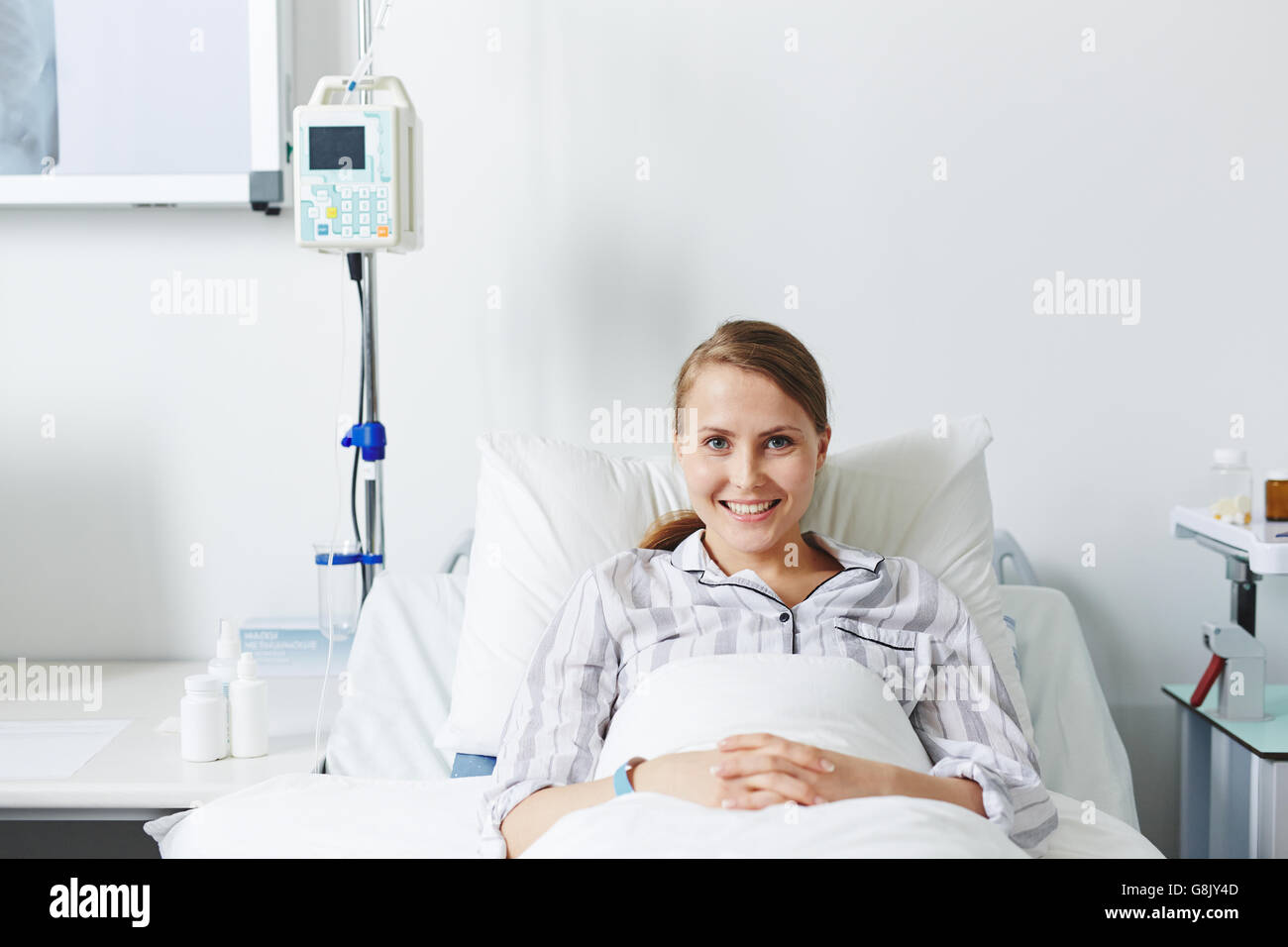 Hospital bed clinic healthcare hi-res stock photography and images - Alamy