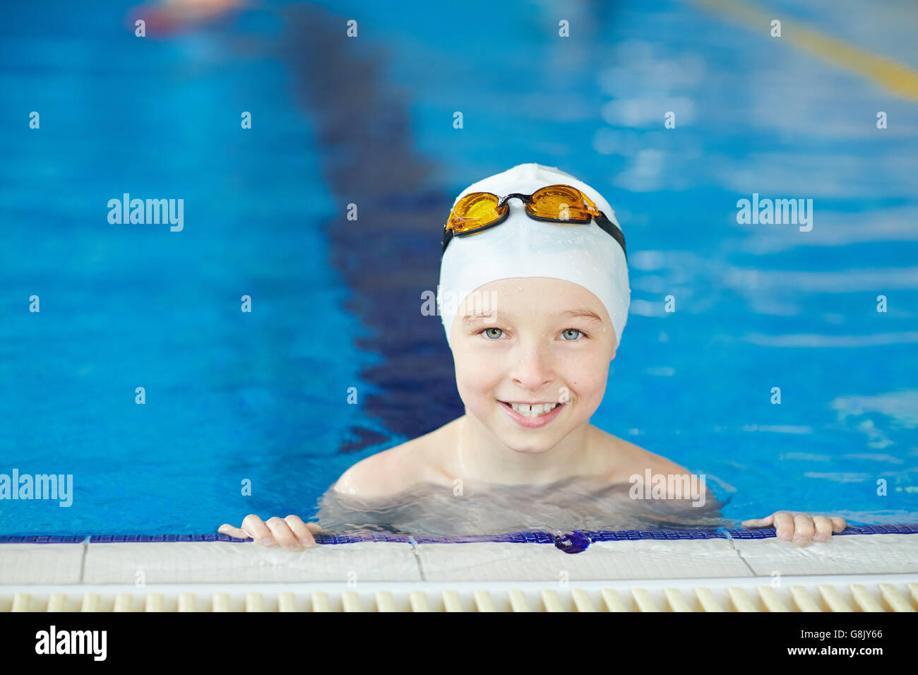 Child swimmer hi-res stock photography and images - Alamy