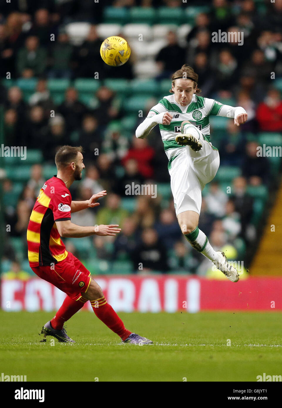 Celtic's Stefan Johansen (right) and Partick Thistle's Sean Welsh ...