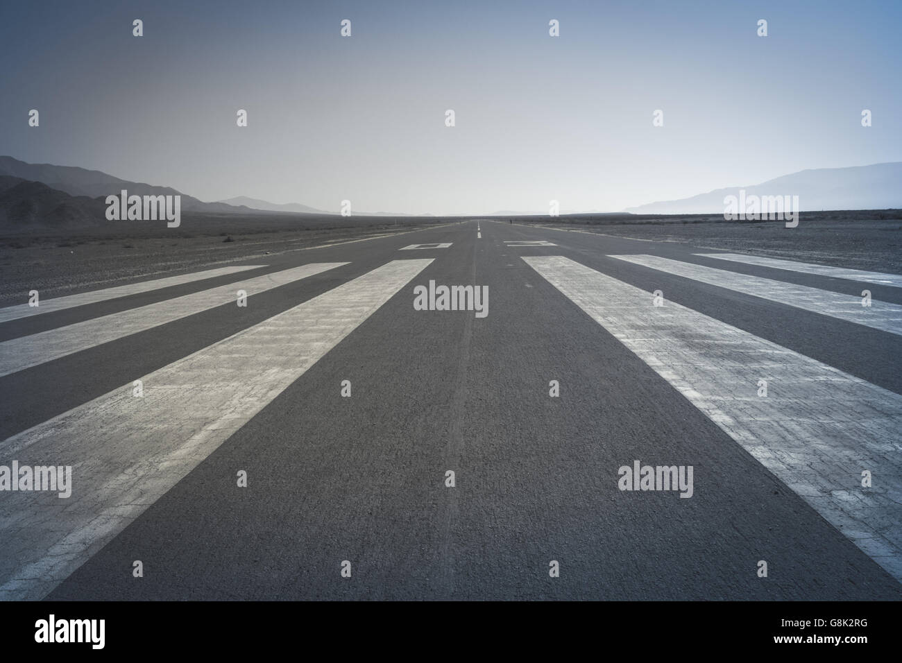 Runway threshold hi-res stock photography and images - Alamy