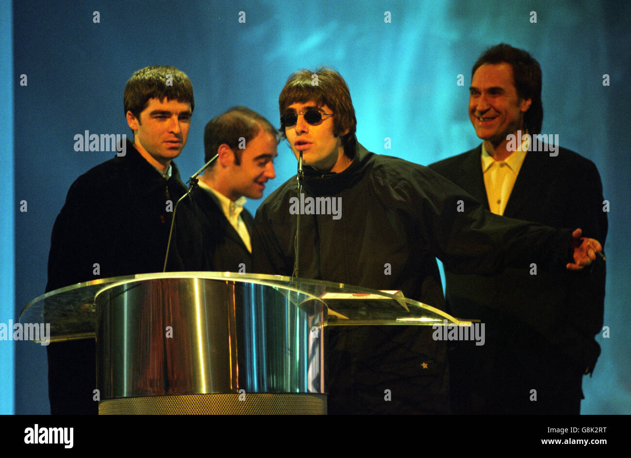 Oasis receive their 'Best British Newcomer' award from Kinks lead ...