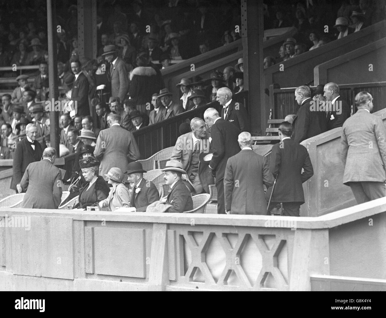 Lady curzon hi-res stock photography and images - Alamy