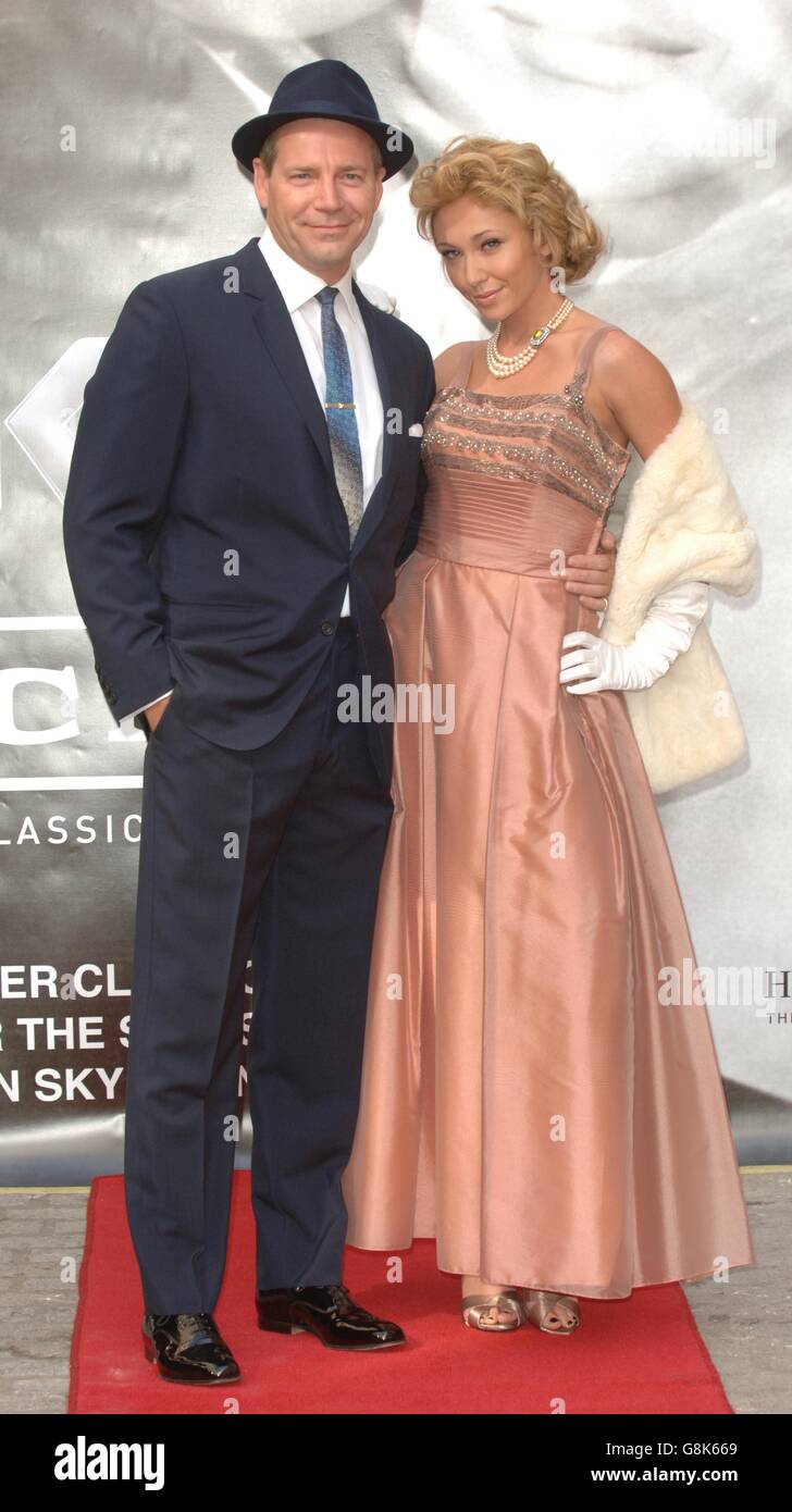 Grace kelly full length hi-res stock photography and images - Alamy