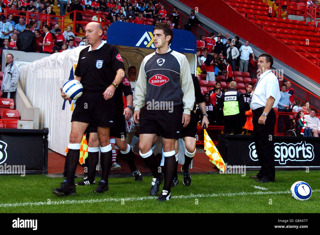 Referee barry knight hi-res stock photography and images - Alamy