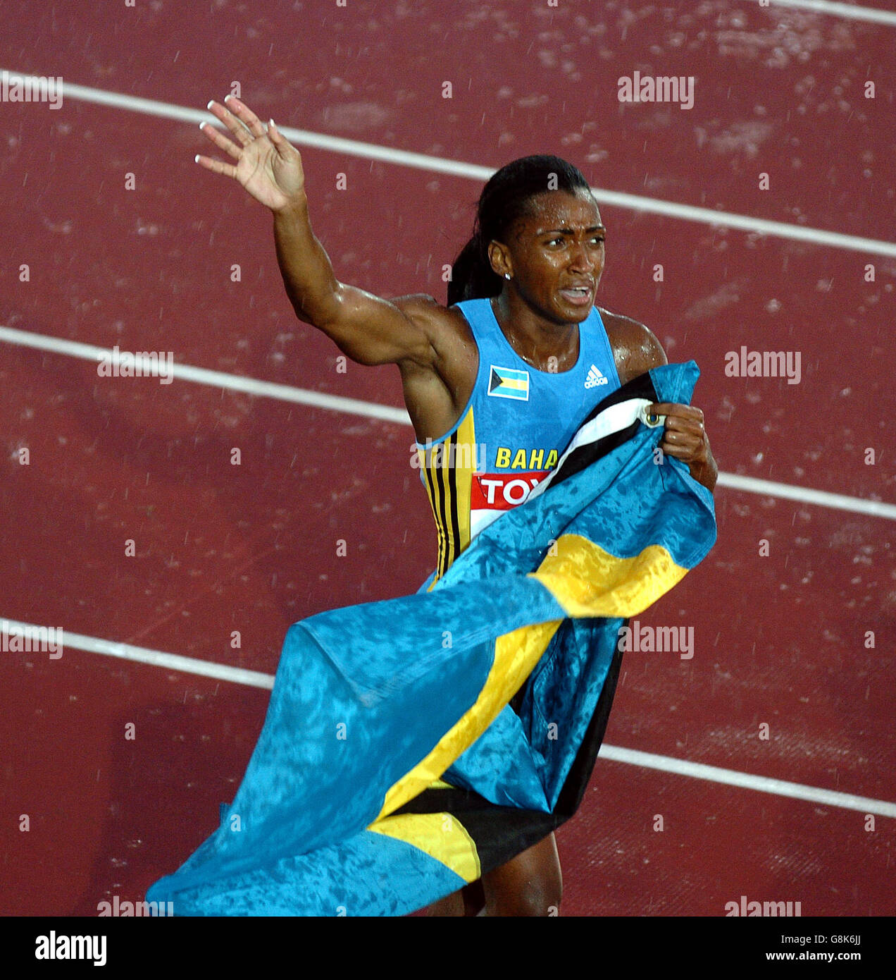 Bahamas tonique williams darling celebrates winning the 400m final hi ...