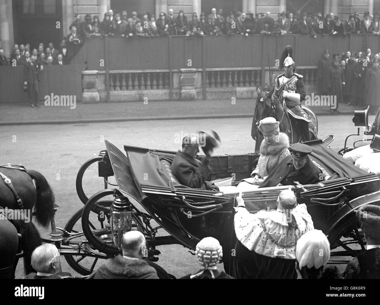The Sword Ceremony takes place at Temple Bar, as King George V and ...