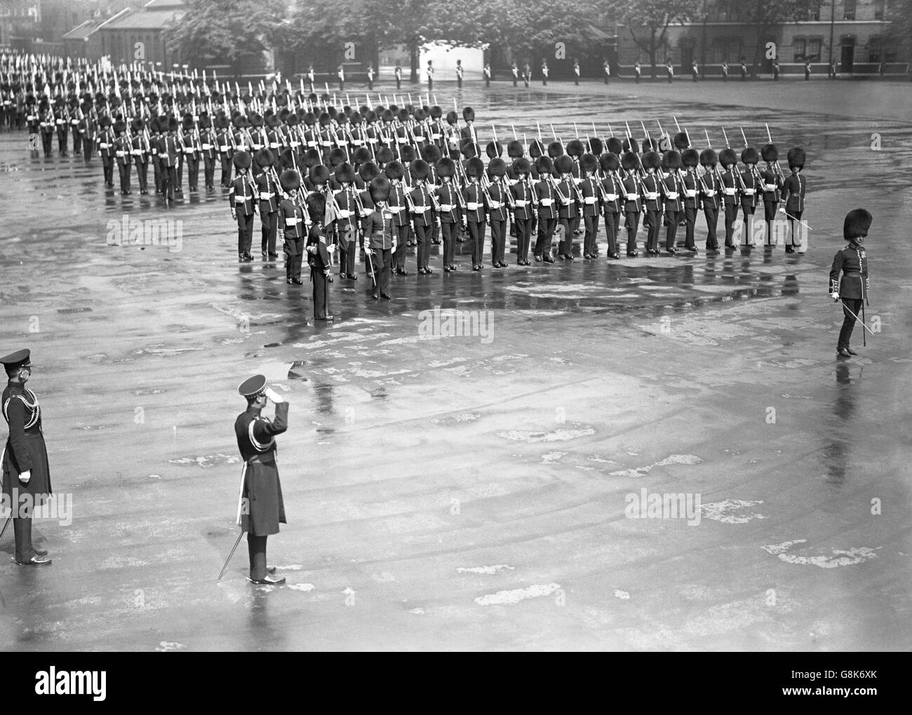Inspects scots guards hi-res stock photography and images - Alamy