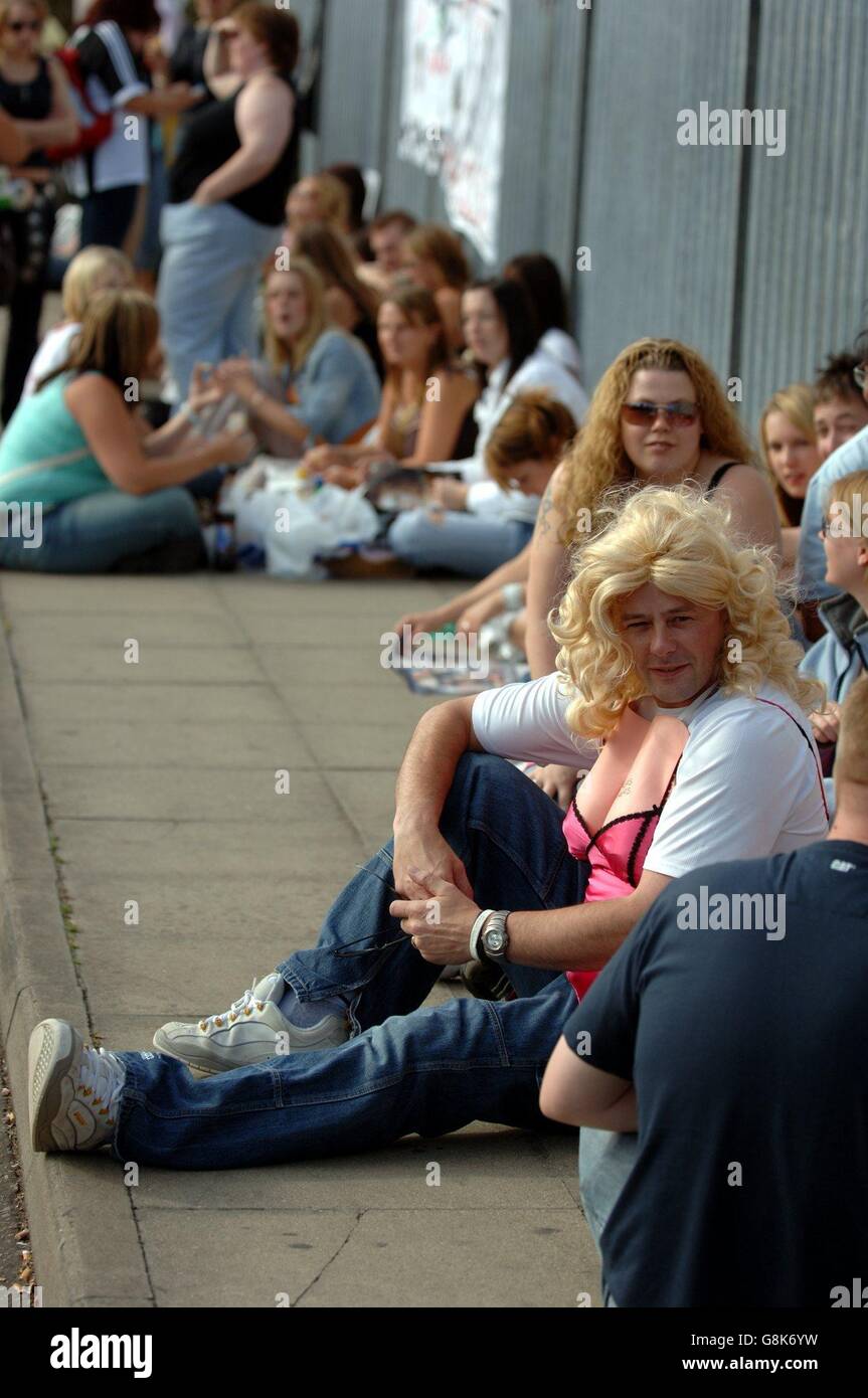 Big brother fans que to get into elstree studios hi-res stock ...