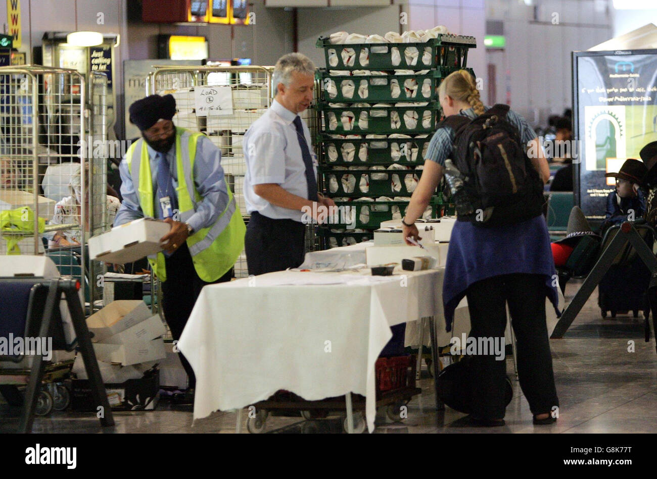 Passengers in Heathrow's Terminal 4 receive food parcels before ...