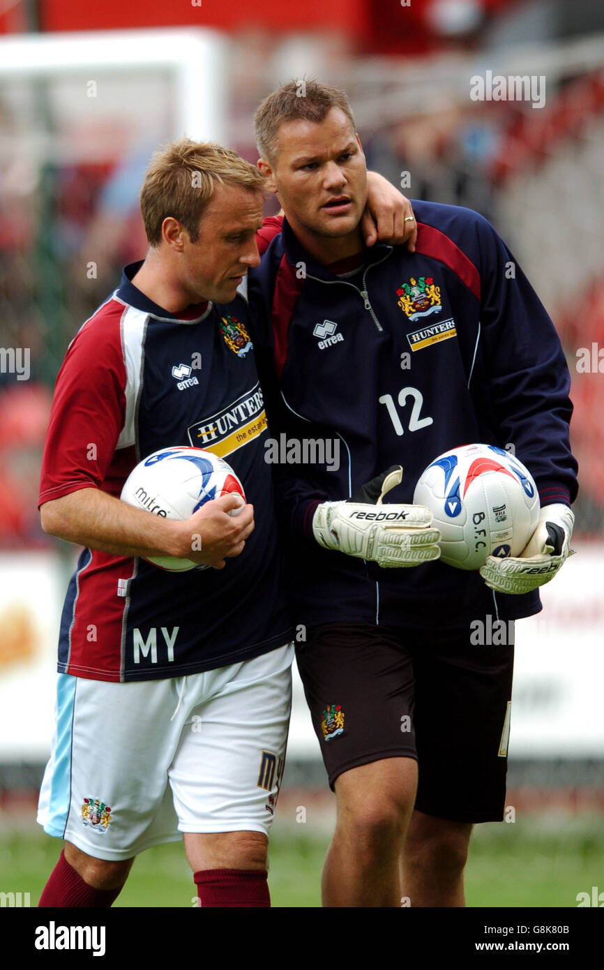 Burnley goalkeeper coach hi-res stock photography and images - Alamy