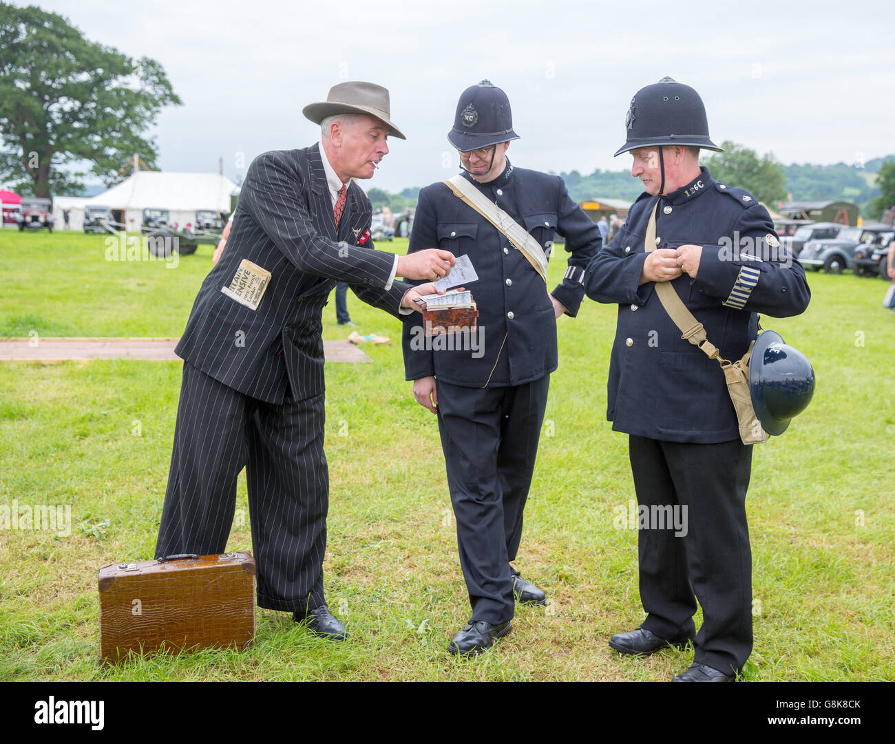Spiv suit hi-res stock photography and images - Alamy