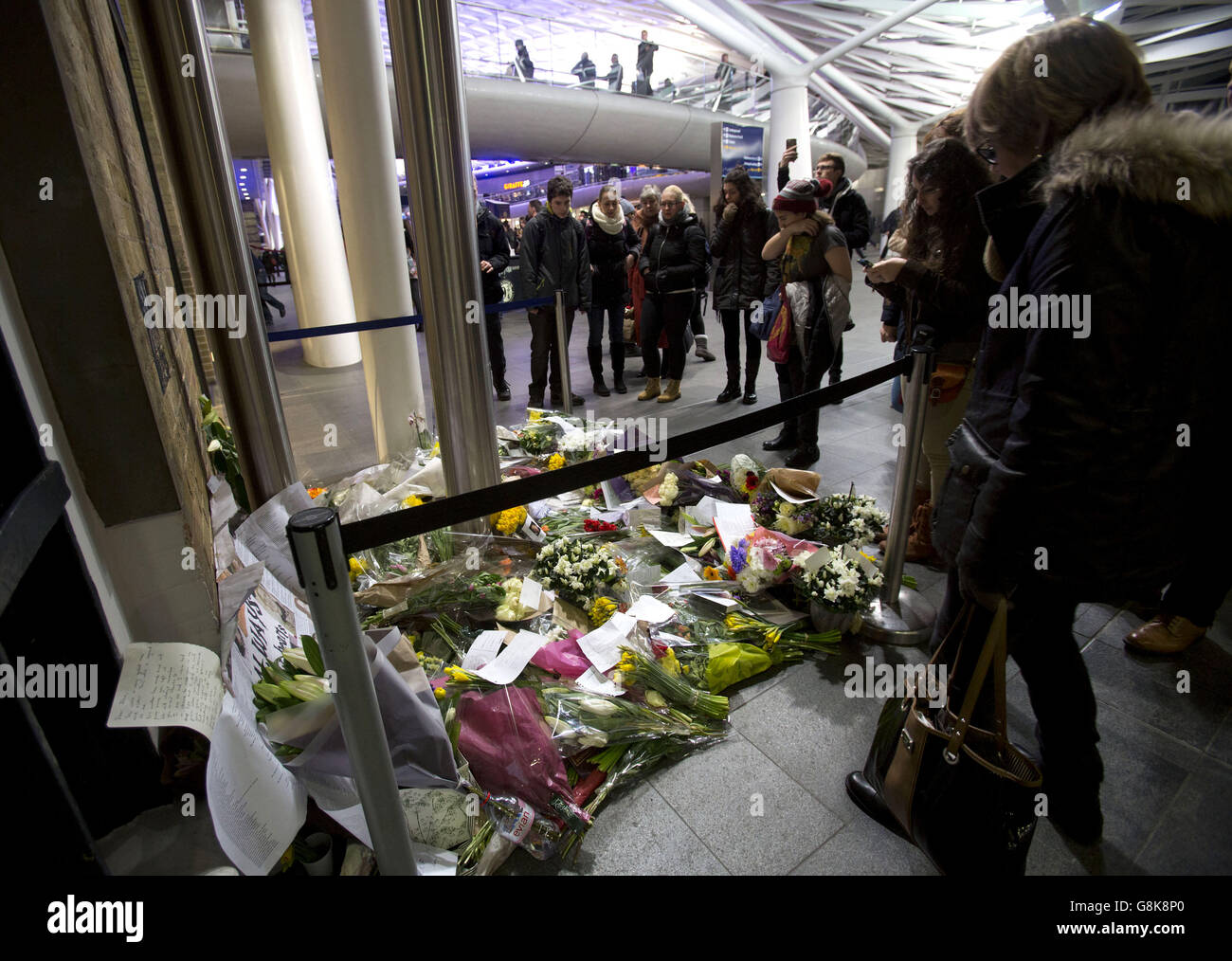 Alan rickman death hi-res stock photography and images - Alamy