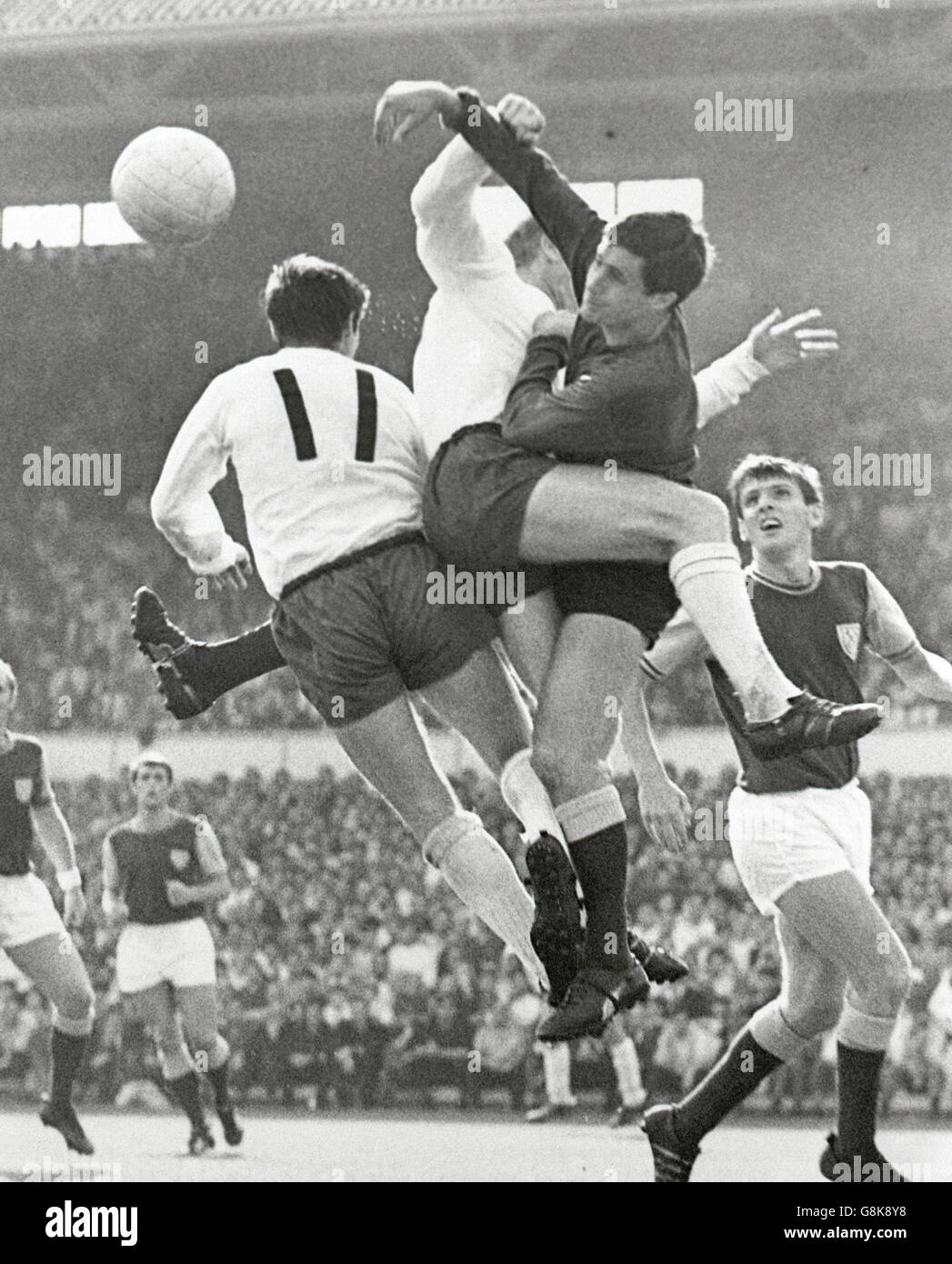 Division one west ham tottenham hi-res stock photography and images - Alamy