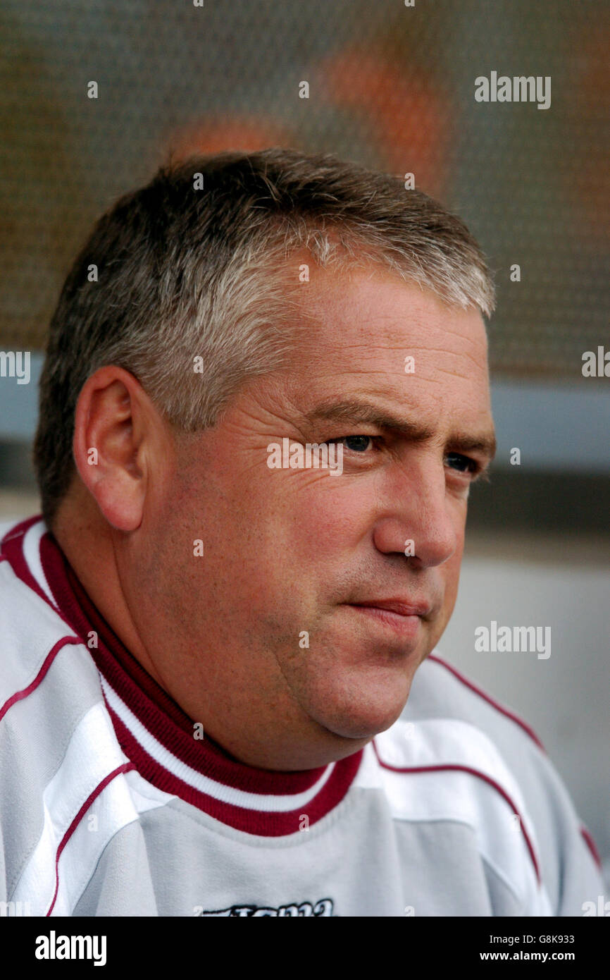 Charlton athletic manager keith boanas hi-res stock photography and ...