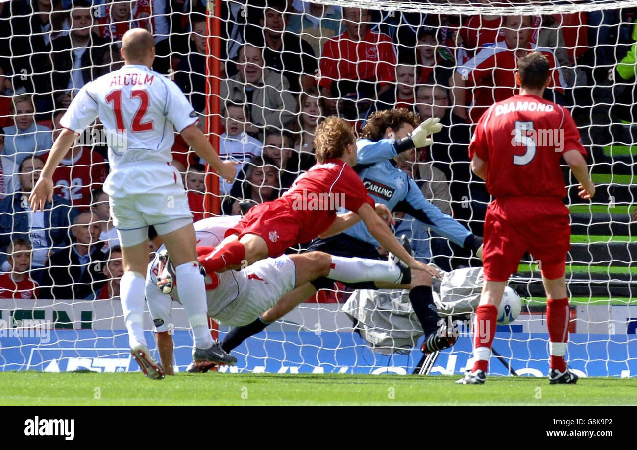 Aberdeen's Russell Anderson (C) heads a goal against Rangers Stock ...
