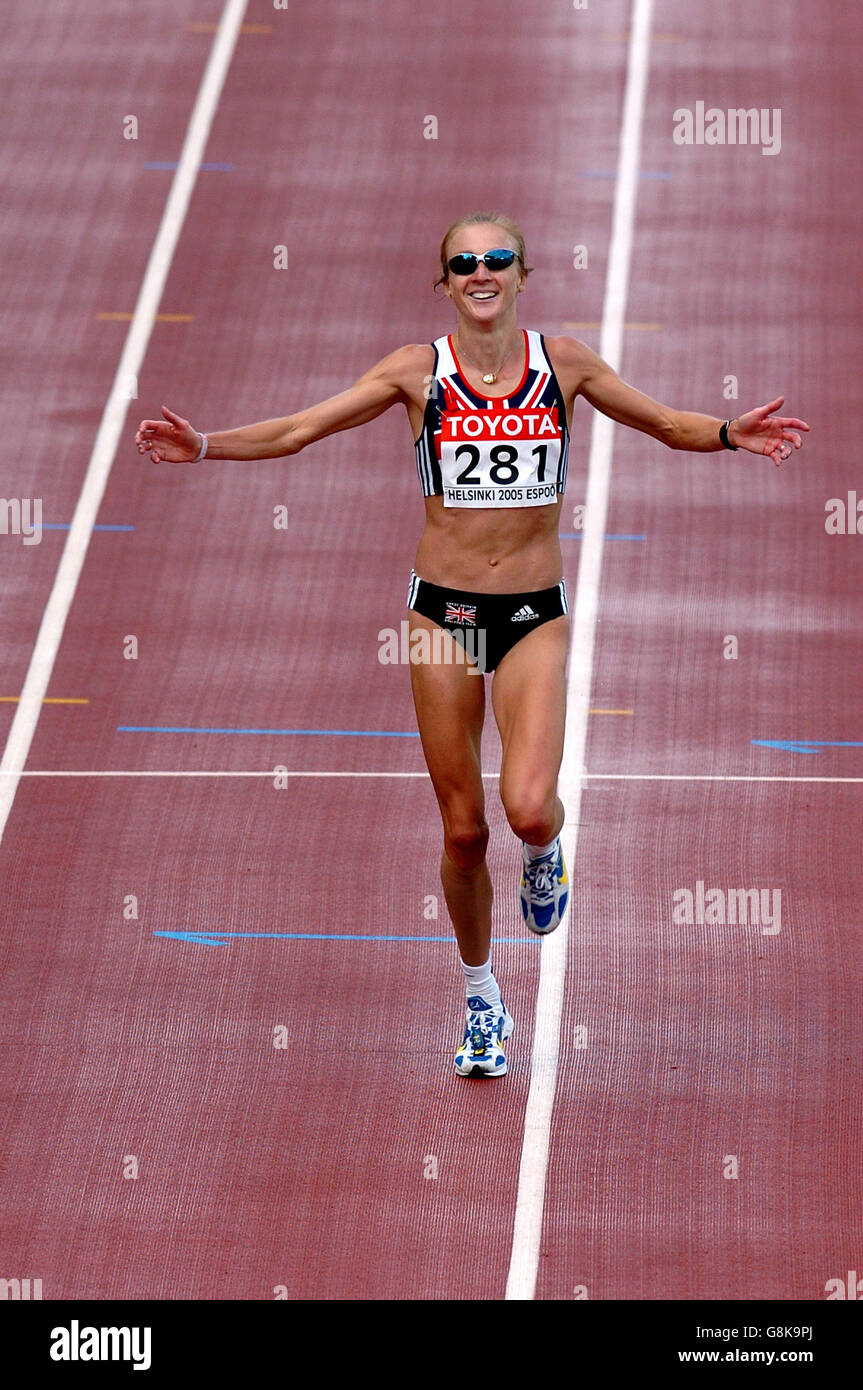 Great Britain's Paula Radcliffe celebrates winning the marathon Stock ...