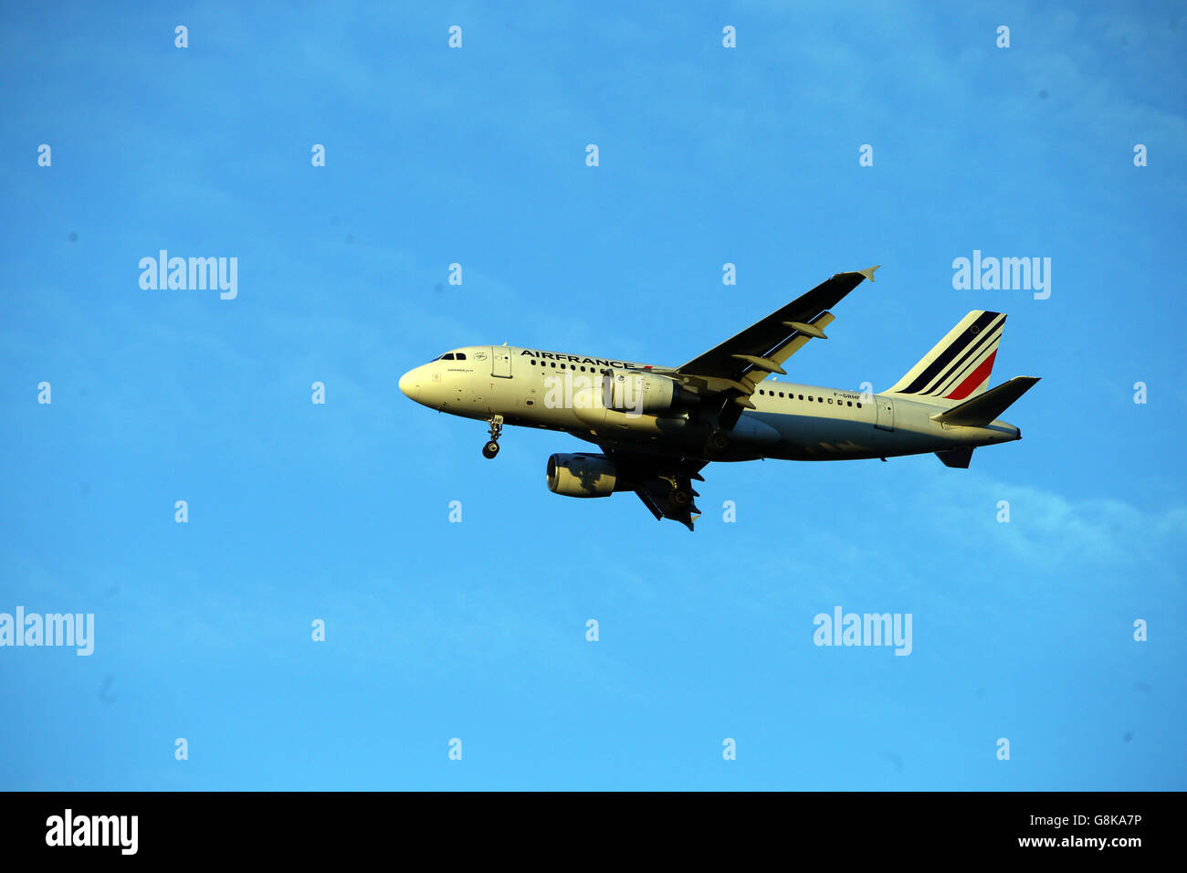 A Air France Airbus A319-111 plane with the registration F-GRHF lands ...