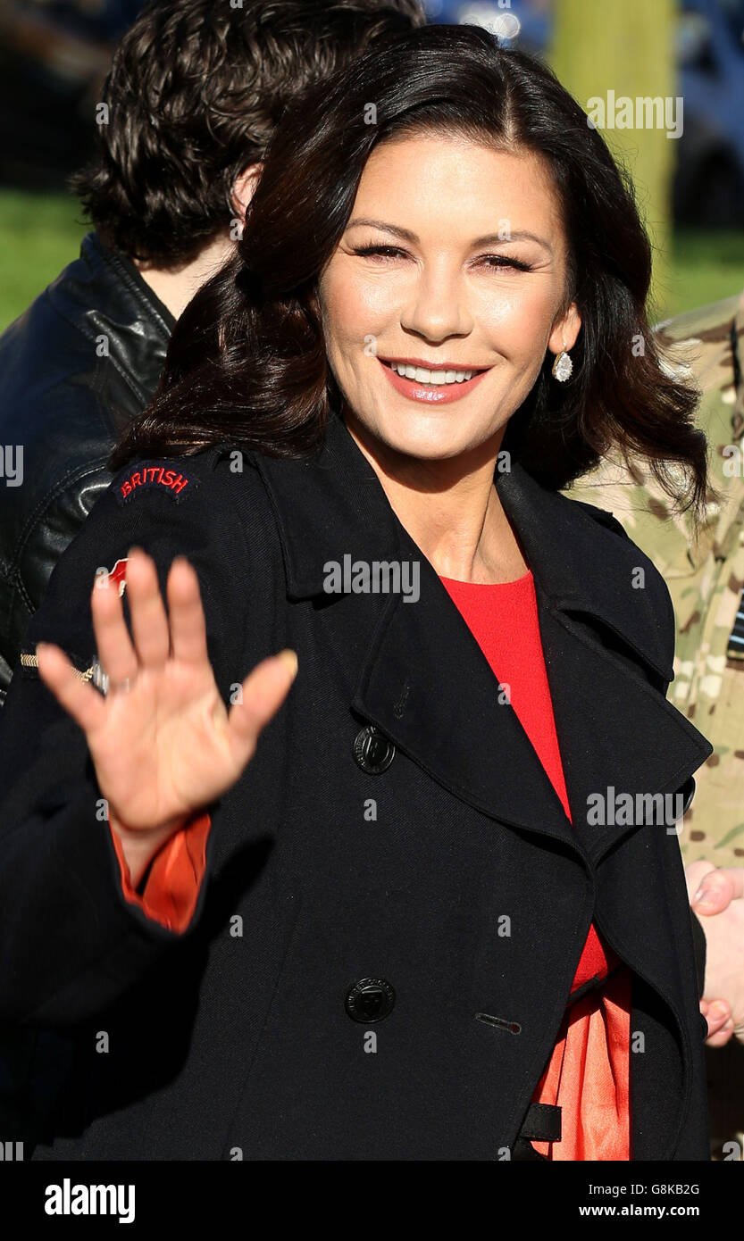 Dads army stars visit chicksands military base hi-res stock photography ...